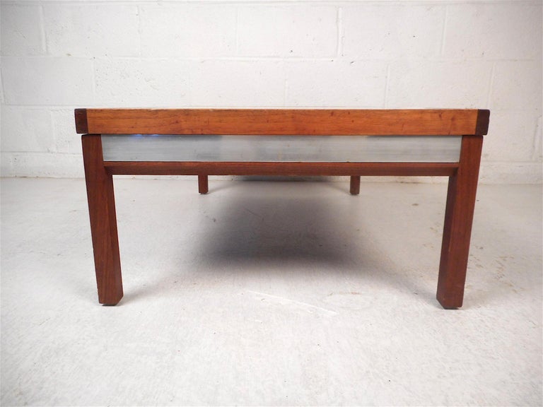 Vintage Modern Coffee Table For Sale at 1stDibs