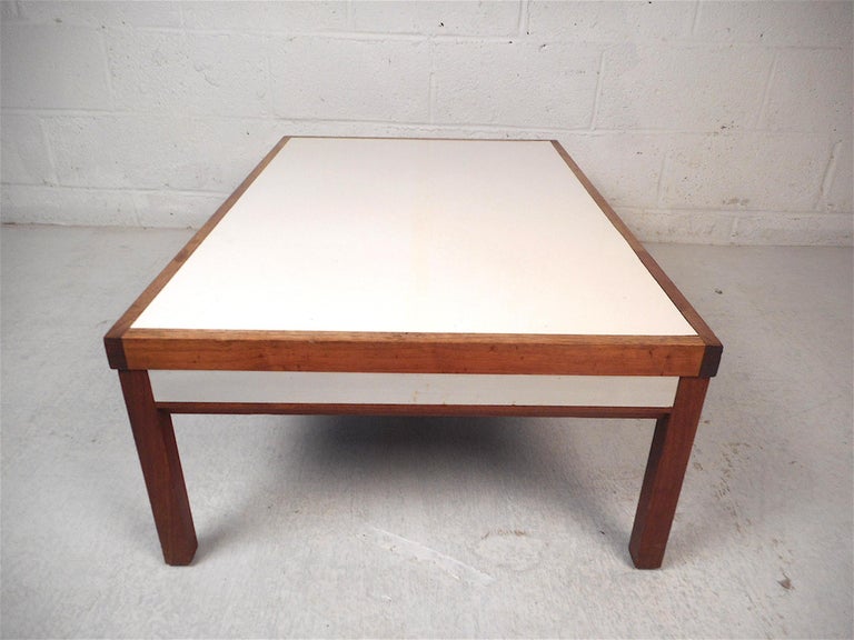 Vintage Modern Coffee Table For Sale at 1stDibs