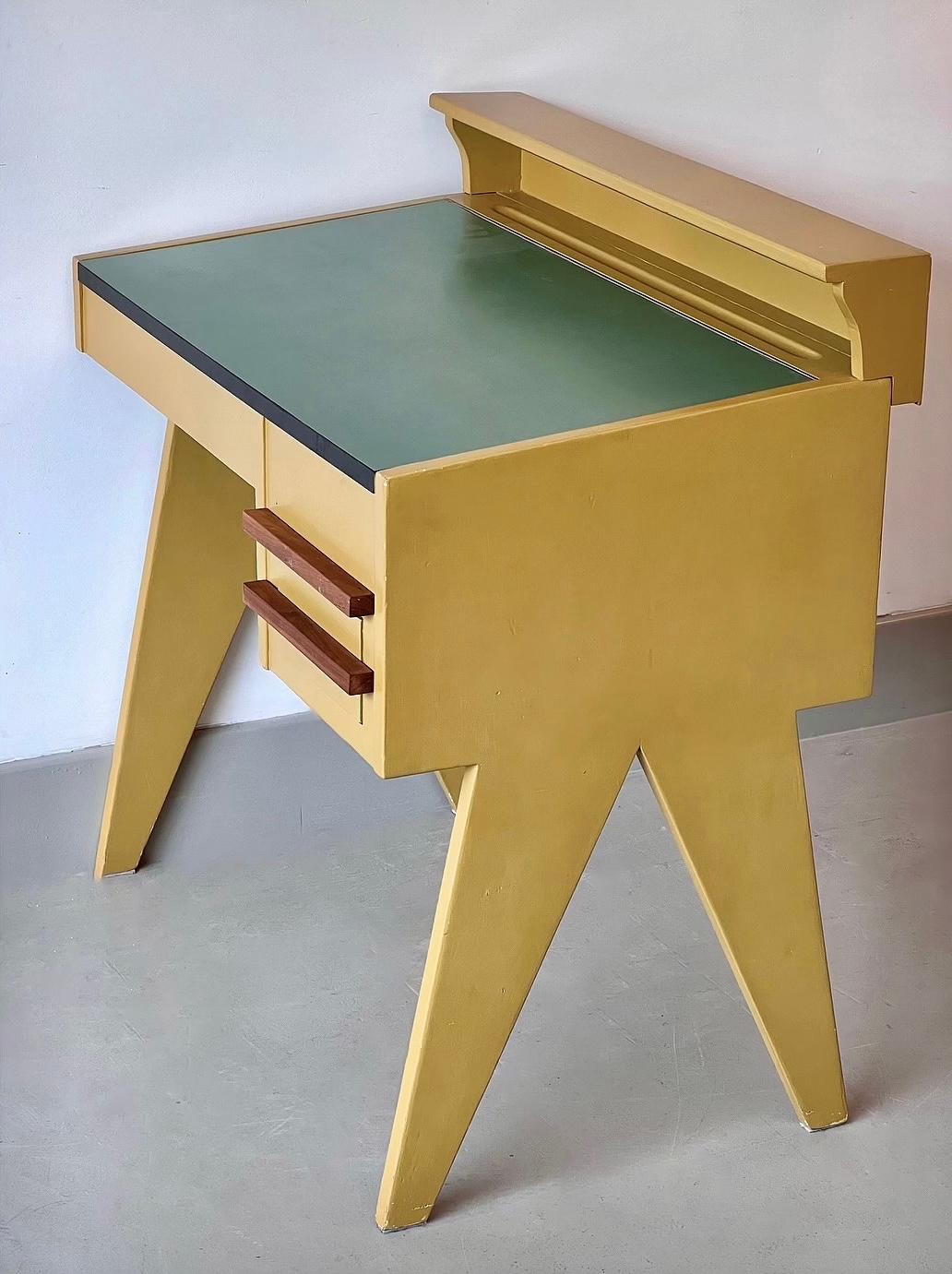 Vintage modernist desk For Sale at 1stDibs