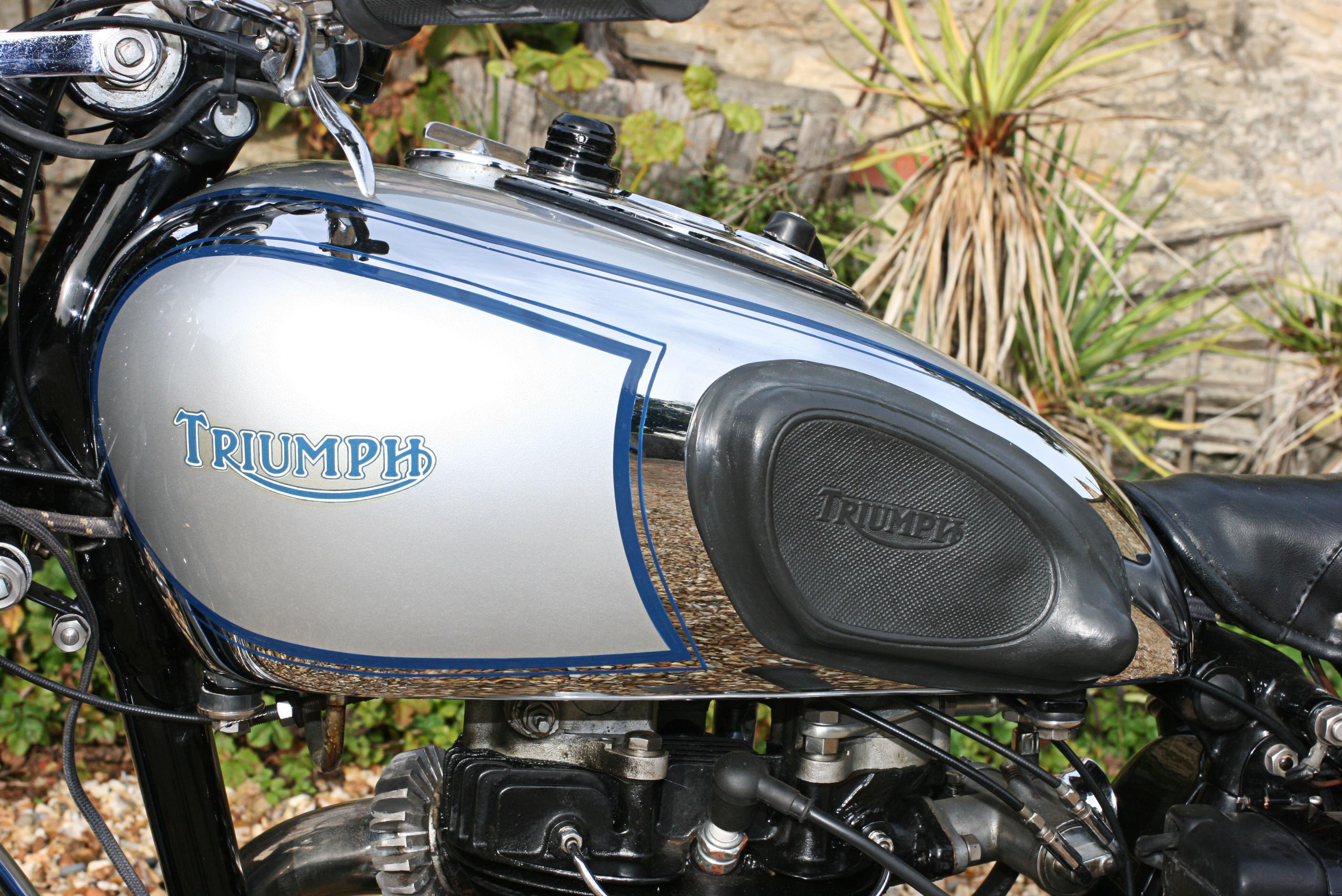 Vintage Motorcycle, Triumph T90, 500 cc Single Cylinder For Sale at 1stDibs