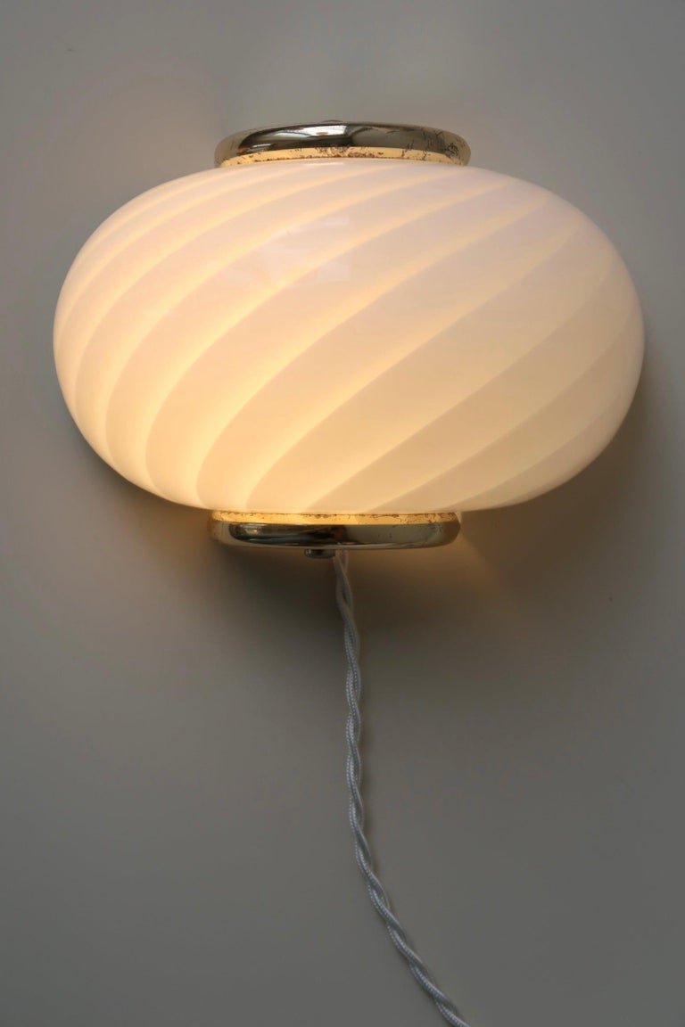 Vintage Murano 1970s White Swirl Scone Wall Lamp For Sale at 1stDibs