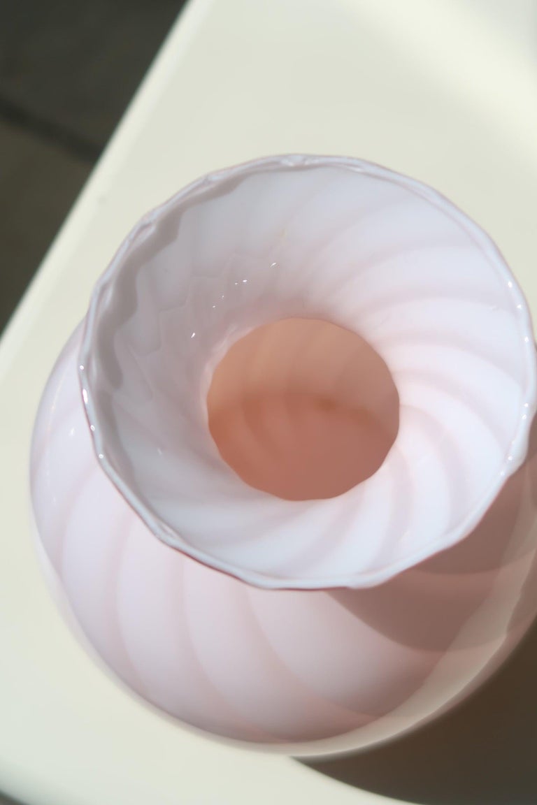 Vintage Murano Rose Pink Swirl Glass Vase For Sale at 1stDibs