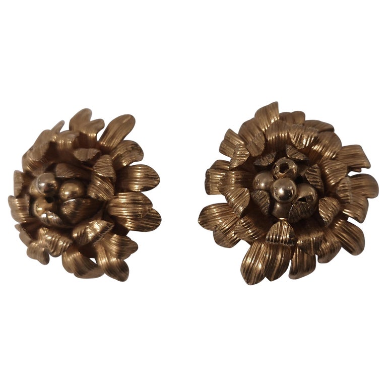 Vintage Napier gold tone flower clip on earrings For Sale at 1stDibs