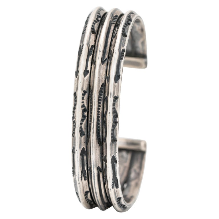 Manchette vintage amérindienne Navajo avec flèches gravées à la main en ...