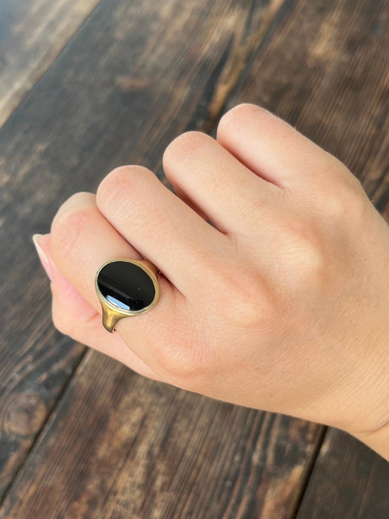 Vintage Onyx and 9 Carat Gold Signet Ring For Sale at 1stDibs