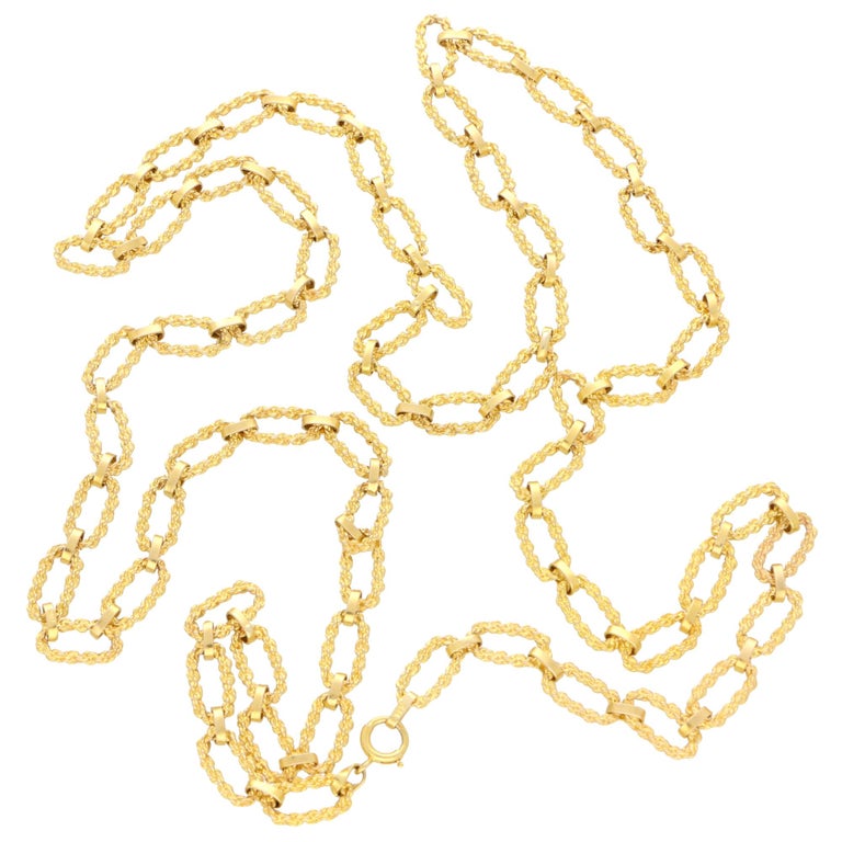 Vintage Oval Link Chain Necklace Set in 9 Karat Yellow Gold For Sale at ...