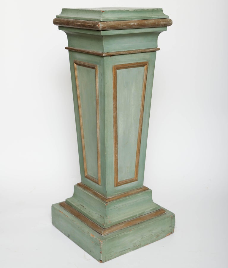 Vintage Painted and Parcel-Gilt Classical Pedestal For Sale at 1stDibs
