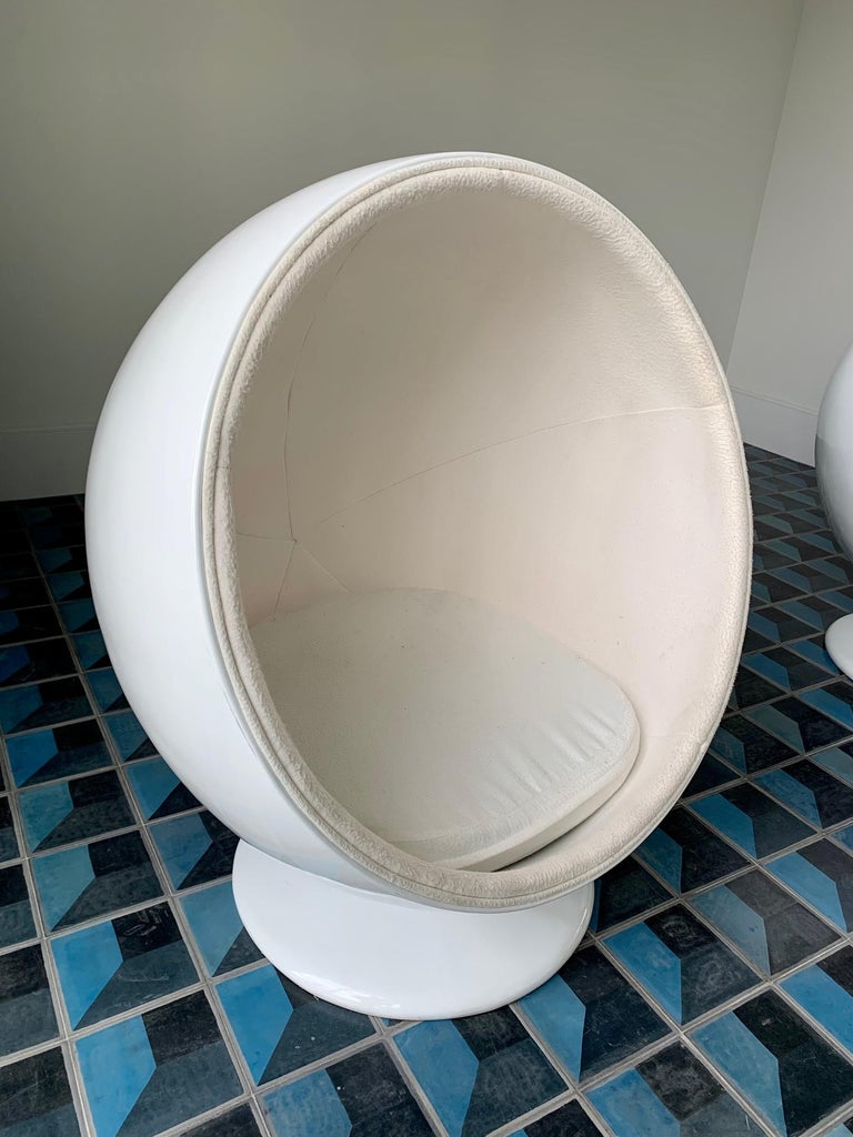 Vintage Pair of Ball Chairs in the Design of Eero Aarnio For Sale at ...