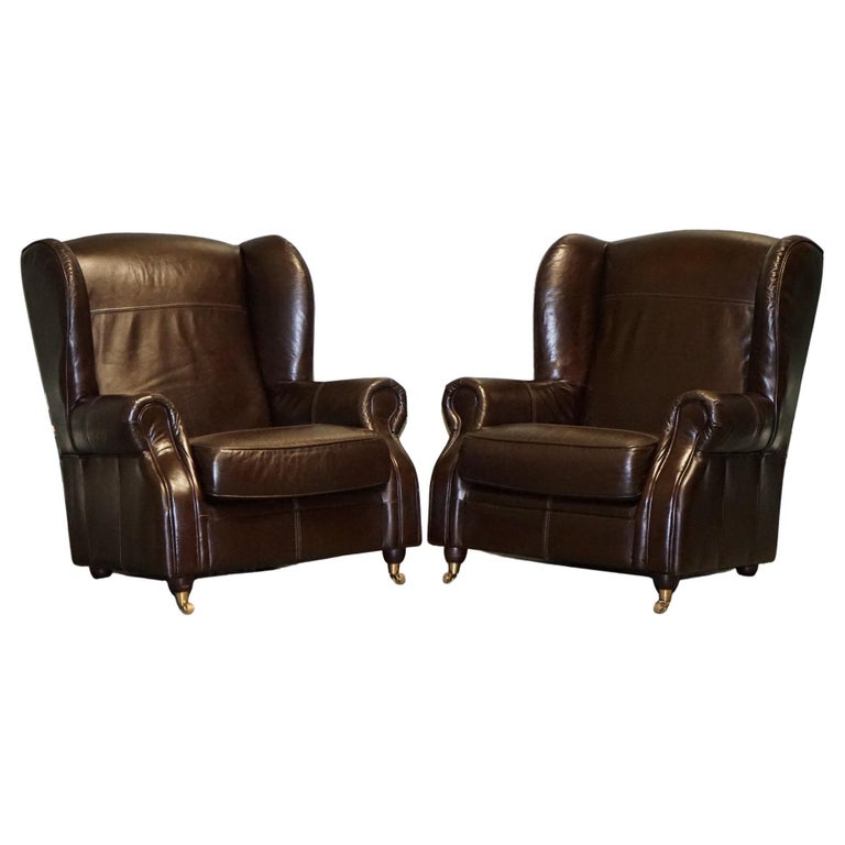 ViNTAGE PAIR OF CHOCOLATE BROWN LEATHER WINGBACK CHAIRS For Sale at 1stDibs