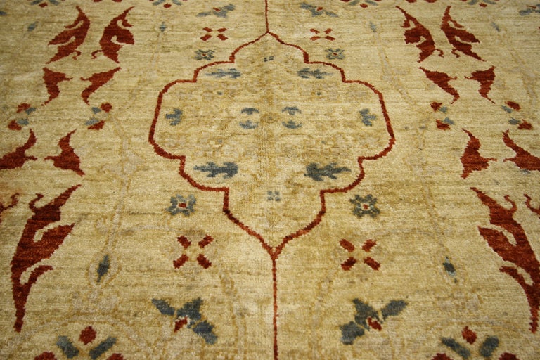 Vintage Pakistani Rug with Modern Traditional Style For Sale at 1stDibs