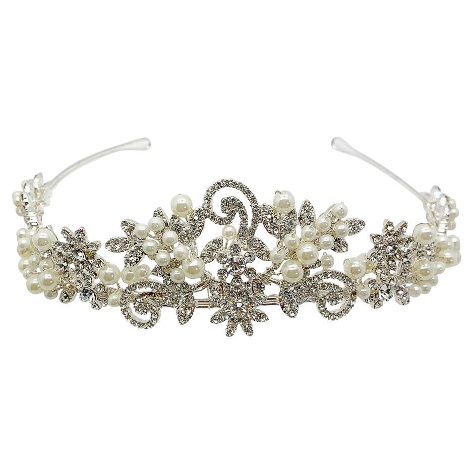 Elegance Unbounded: Diamond and Pearl Platinum Tiara For Sale at 1stDibs