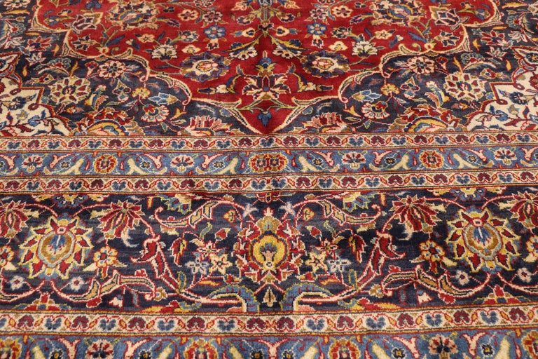 Vintage Persian Kashan Area Rug with Neoclassical Style For Sale at 1stDibs