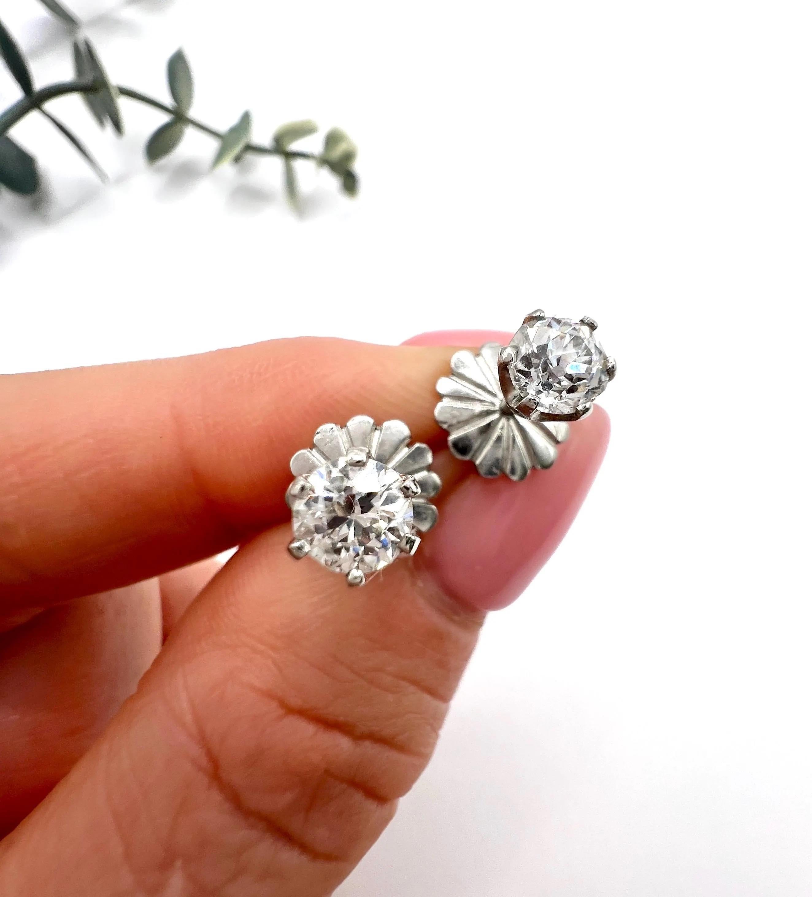 Vintage Platinum 1980s 0.95 Carat Diamond Stud Earrings with Screw Back ...