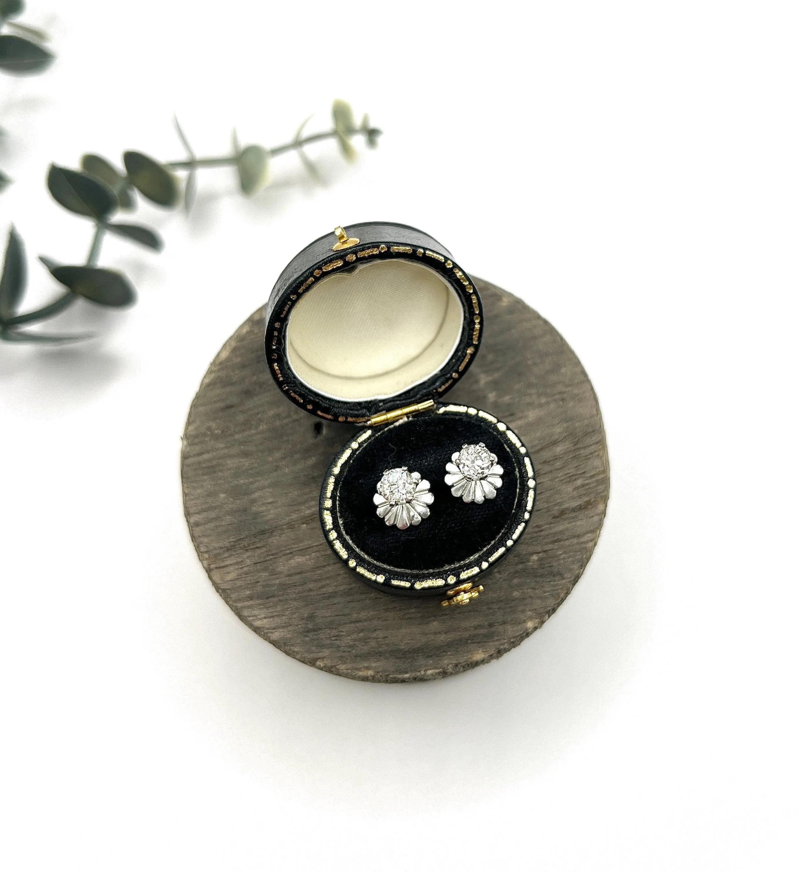 Vintage Platinum 1980s 0.95 Carat Diamond Stud Earrings with Screw Back ...