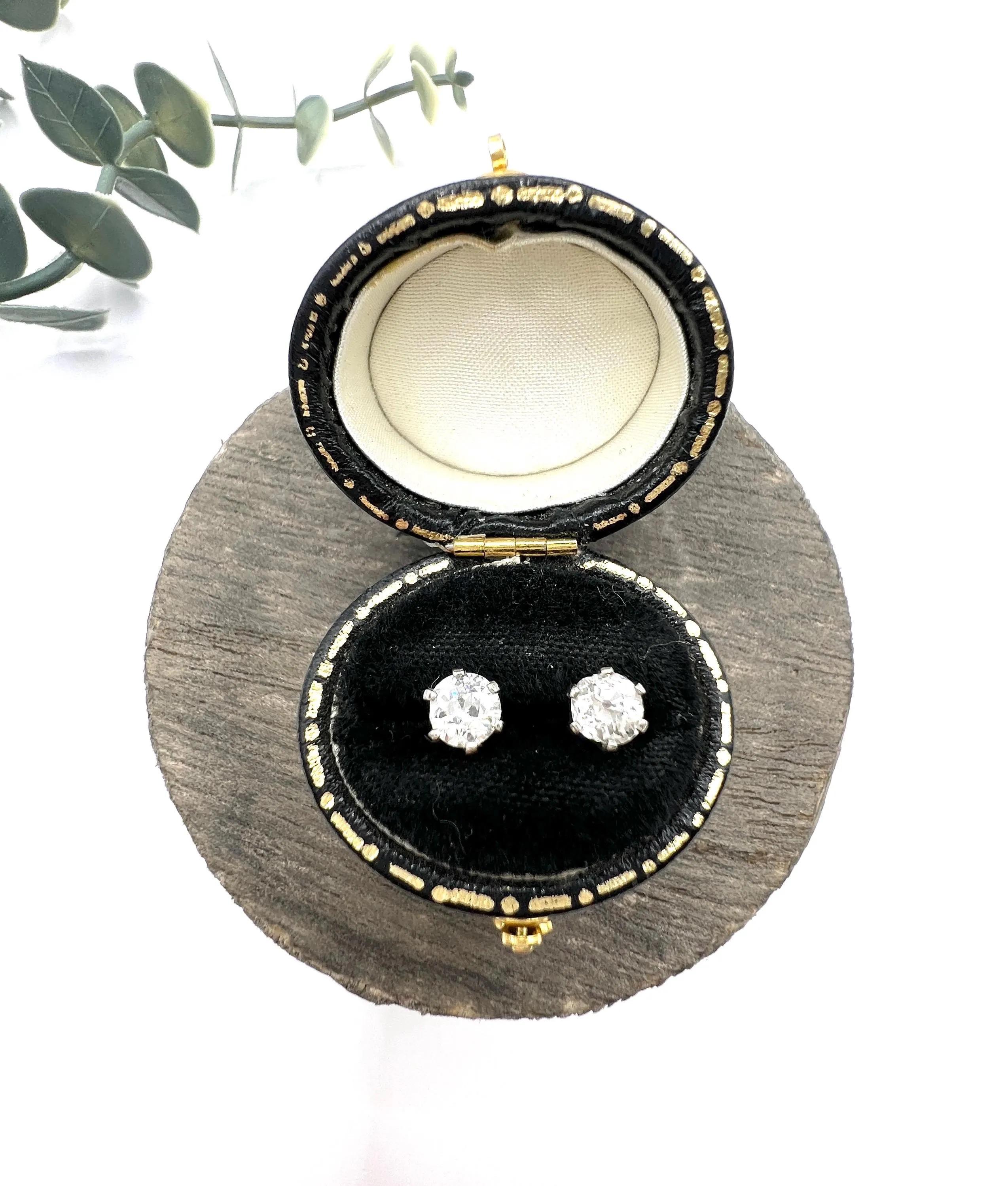 Vintage Platinum 1980s 0.95 Carat Diamond Stud Earrings with Screw Back ...