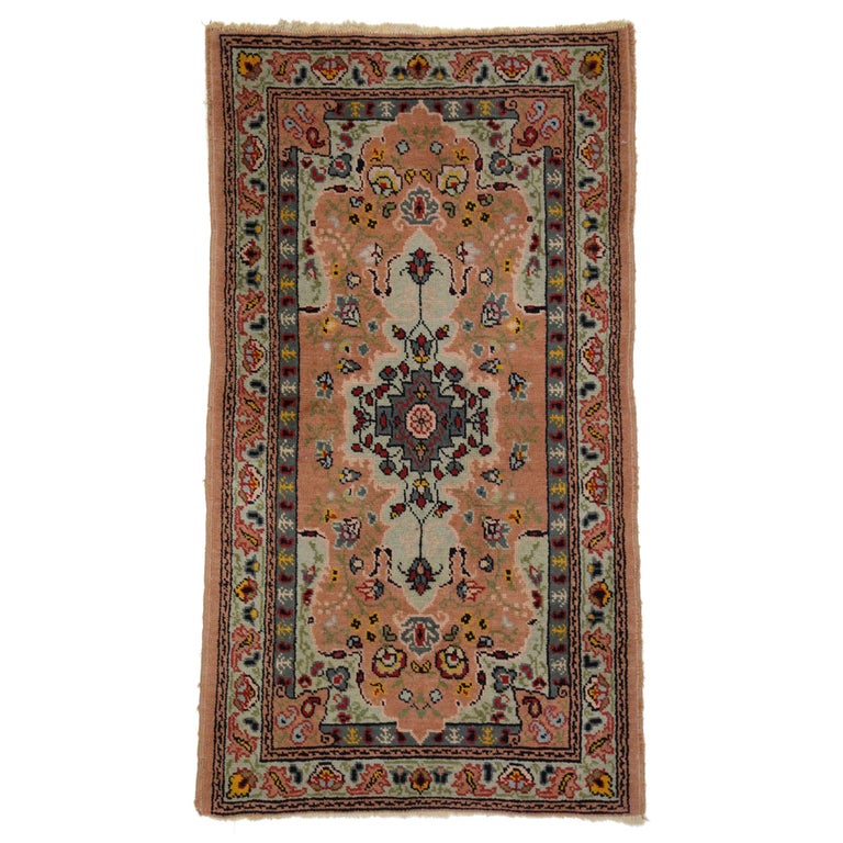 Vintage Portuguese Accent Rug with Traditional Style For Sale at 1stDibs