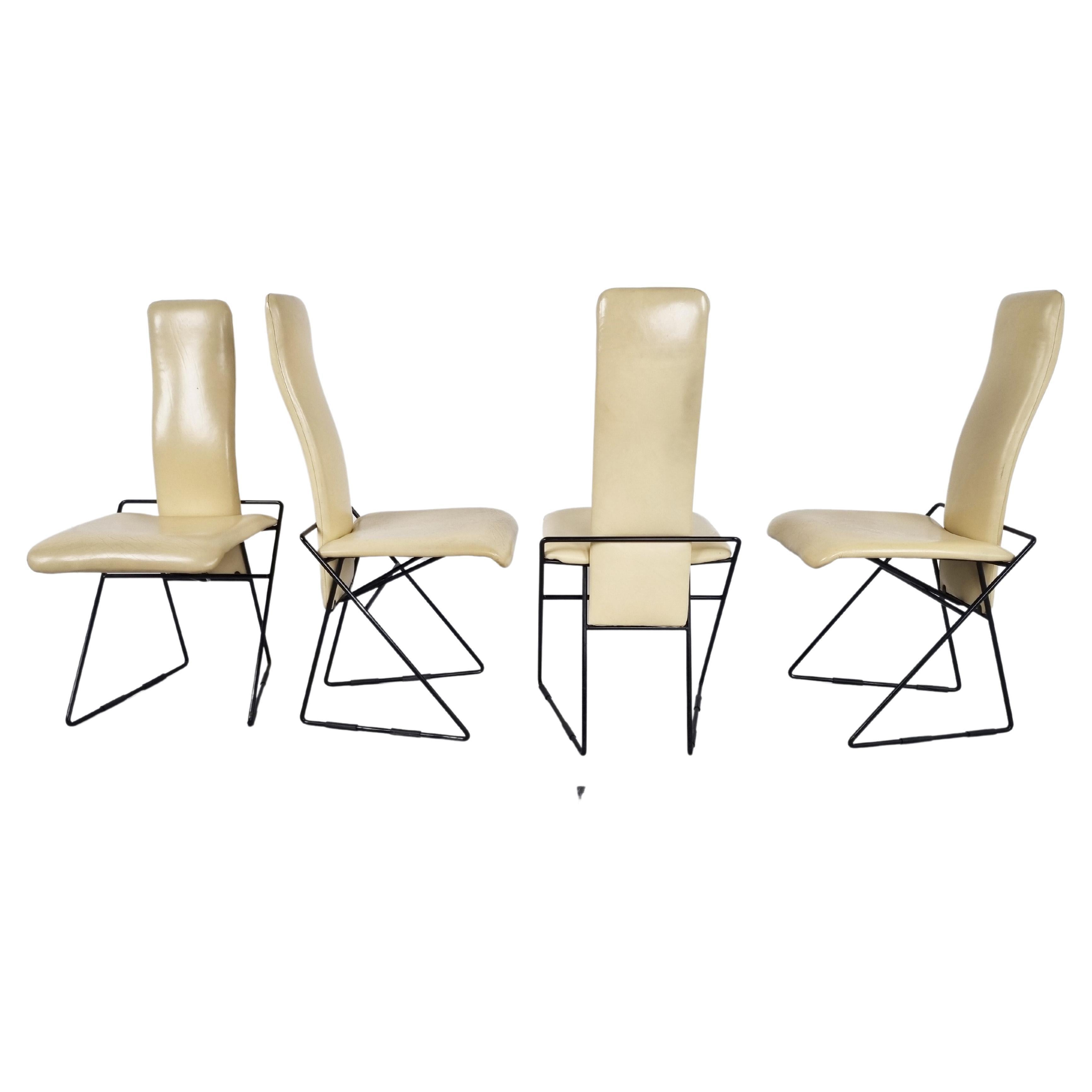 Paar postmoderne Ikea-Esszimmerstühle aus Metall mit Memphis MAXMO ...