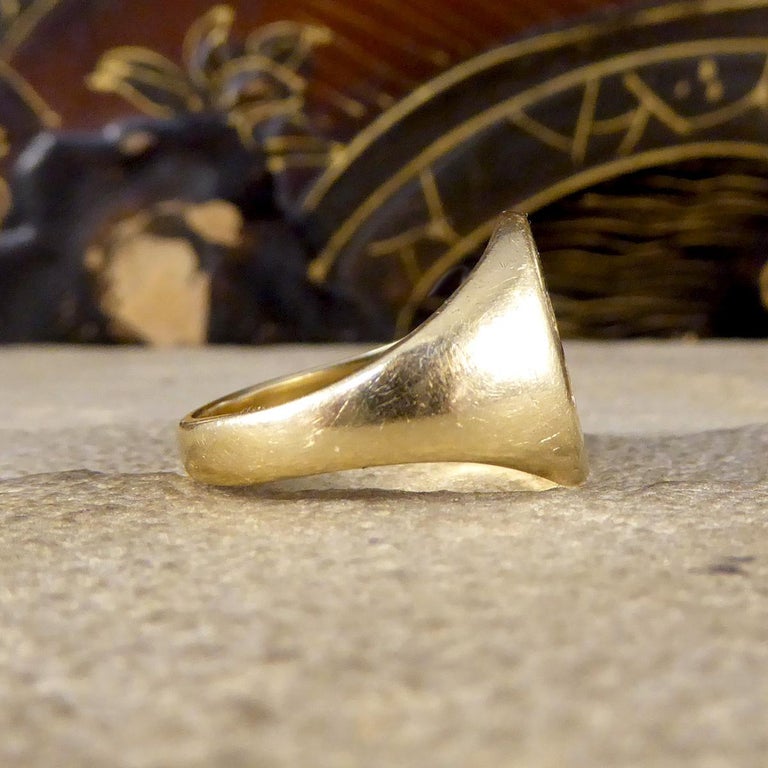 Vintage Prince of Wales Feathers Engraved Signet Ring in Yellow Gold ...
