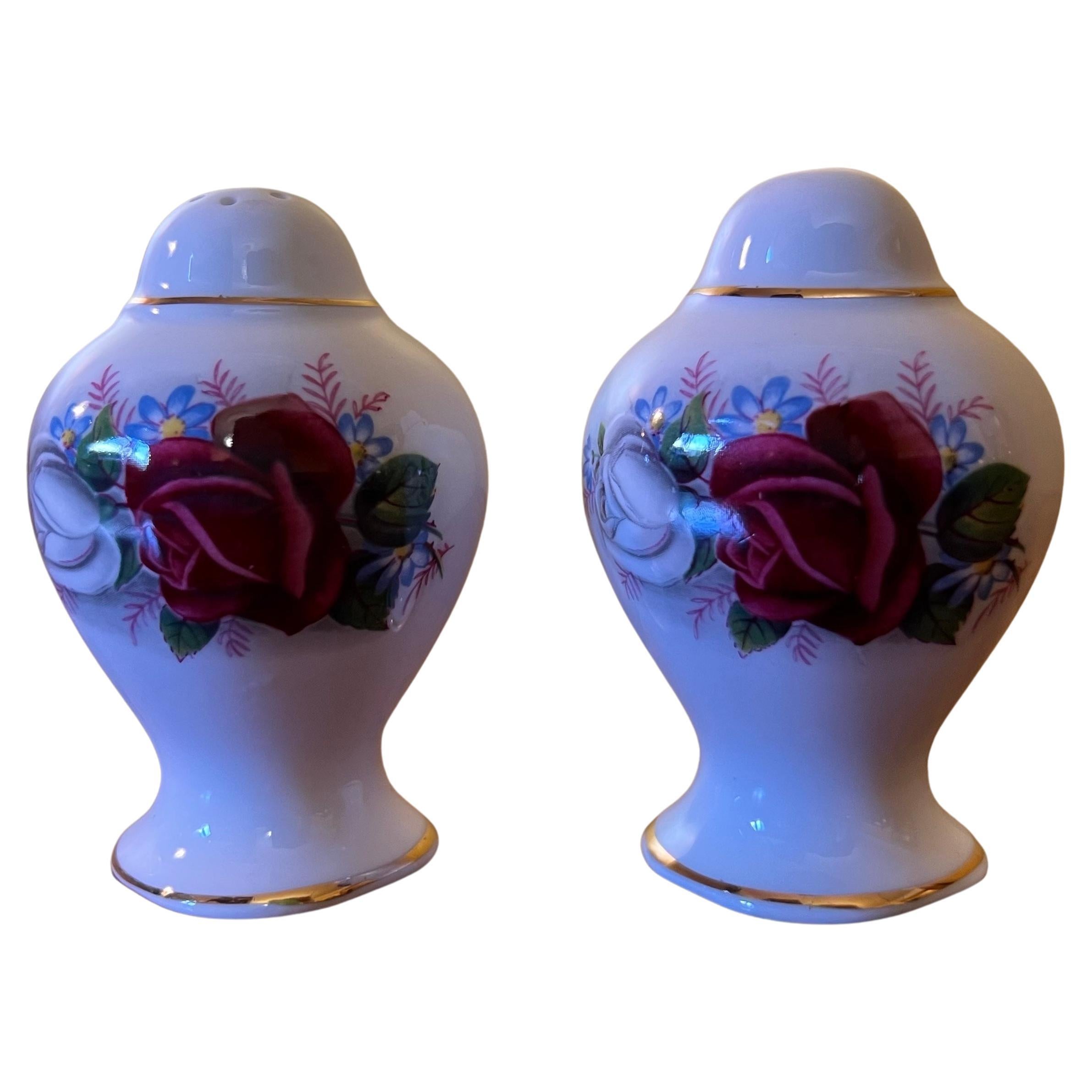 Vintage Queen Anne Duet Salt and Pepper Shaker For Sale at 1stDibs