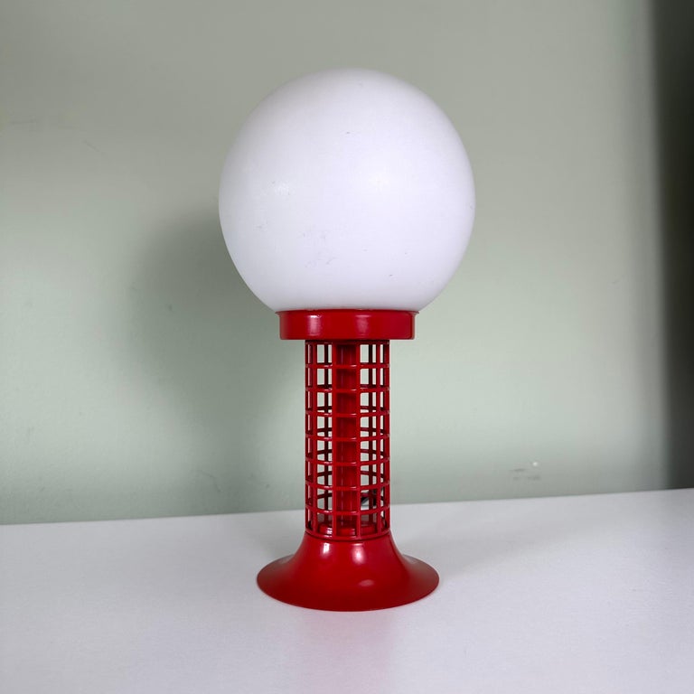 Vintage Red and White Modernist Globe Table Lamp For Sale at 1stDibs
