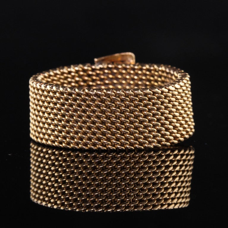 Vintage Retro 18K Yellow Gold Mesh Flexible Buckle Ring For Sale at 1stDibs