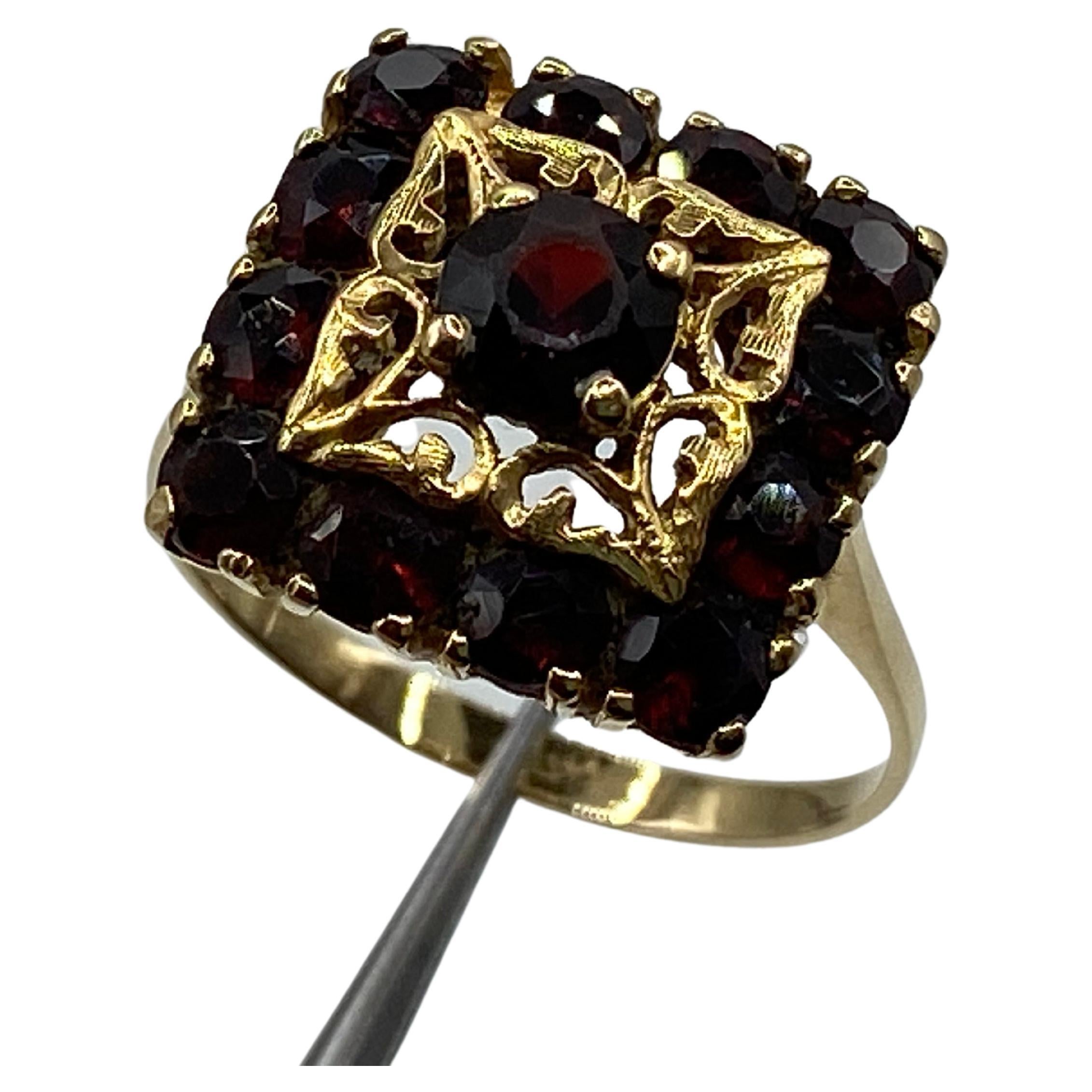 Vintage Yellow Gold Garnet Dangle Ring For Sale at 1stDibs