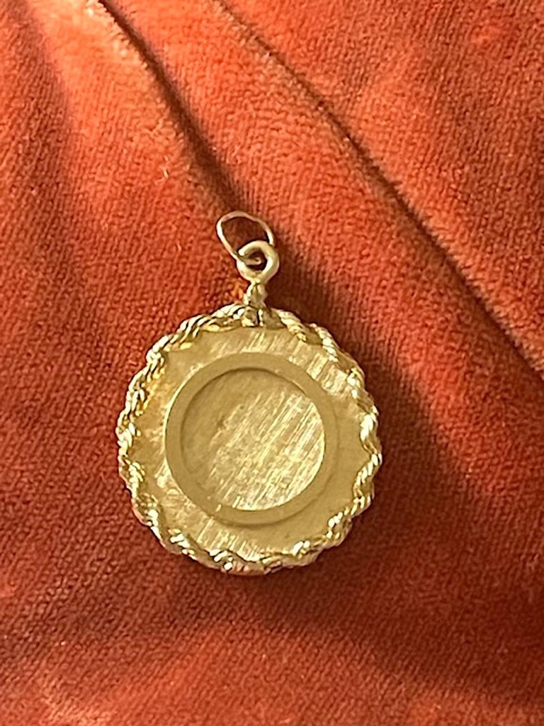 Vintage Rope 14k Yellow Gold Retro Engrave or Photo Locket Medallion ...