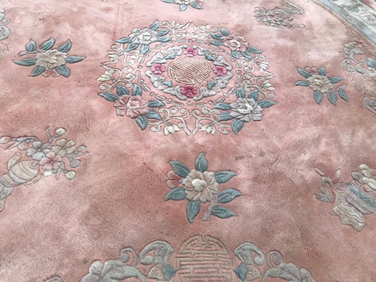 Vintage Round Chinese rug For Sale at 1stdibs
