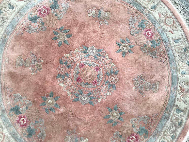 Vintage Round Chinese rug For Sale at 1stdibs