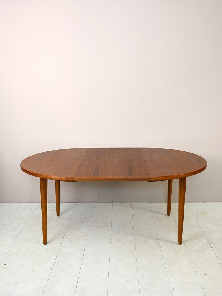 Vintage Round Extendable Table For Sale at 1stDibs