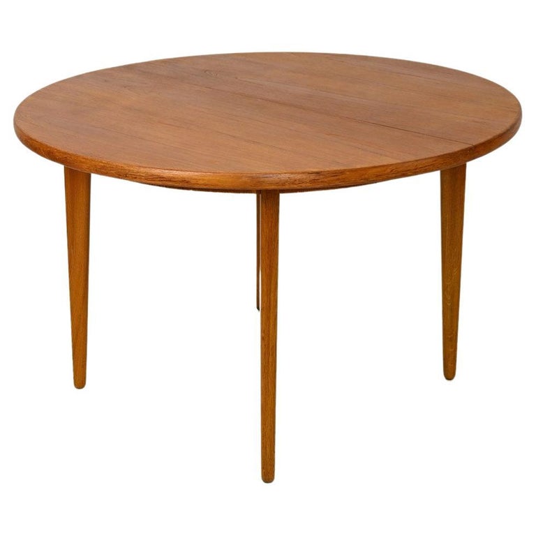 Vintage Round Extendable Table For Sale at 1stDibs
