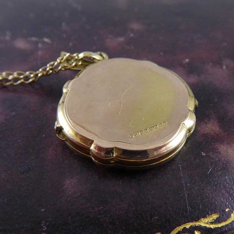 Vintage Round Gold Locket with Floral Engraving, Yellow Gold at 1stDibs