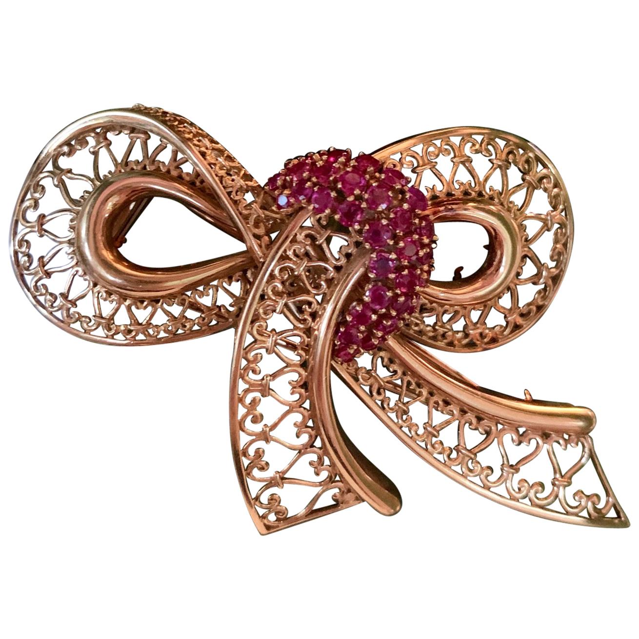 Vintage Ruby and 18 Karat Gold Bow Fur Clip/Brooch/Pin at 1stDibs