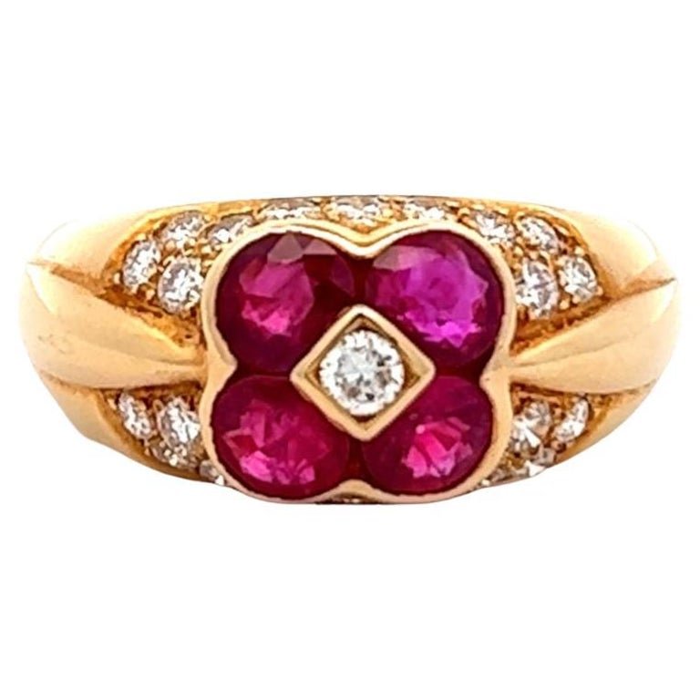 Vintage Ruby Diamond 18k Yellow Gold Flower Ring For Sale at 1stDibs