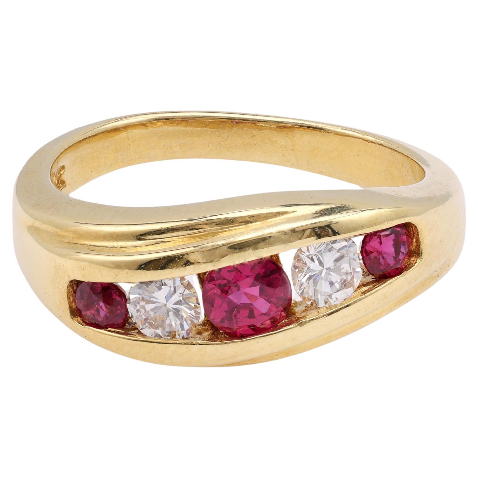 Vintage Ruby Diamond 18K Yellow Gold Ring For Sale at 1stDibs