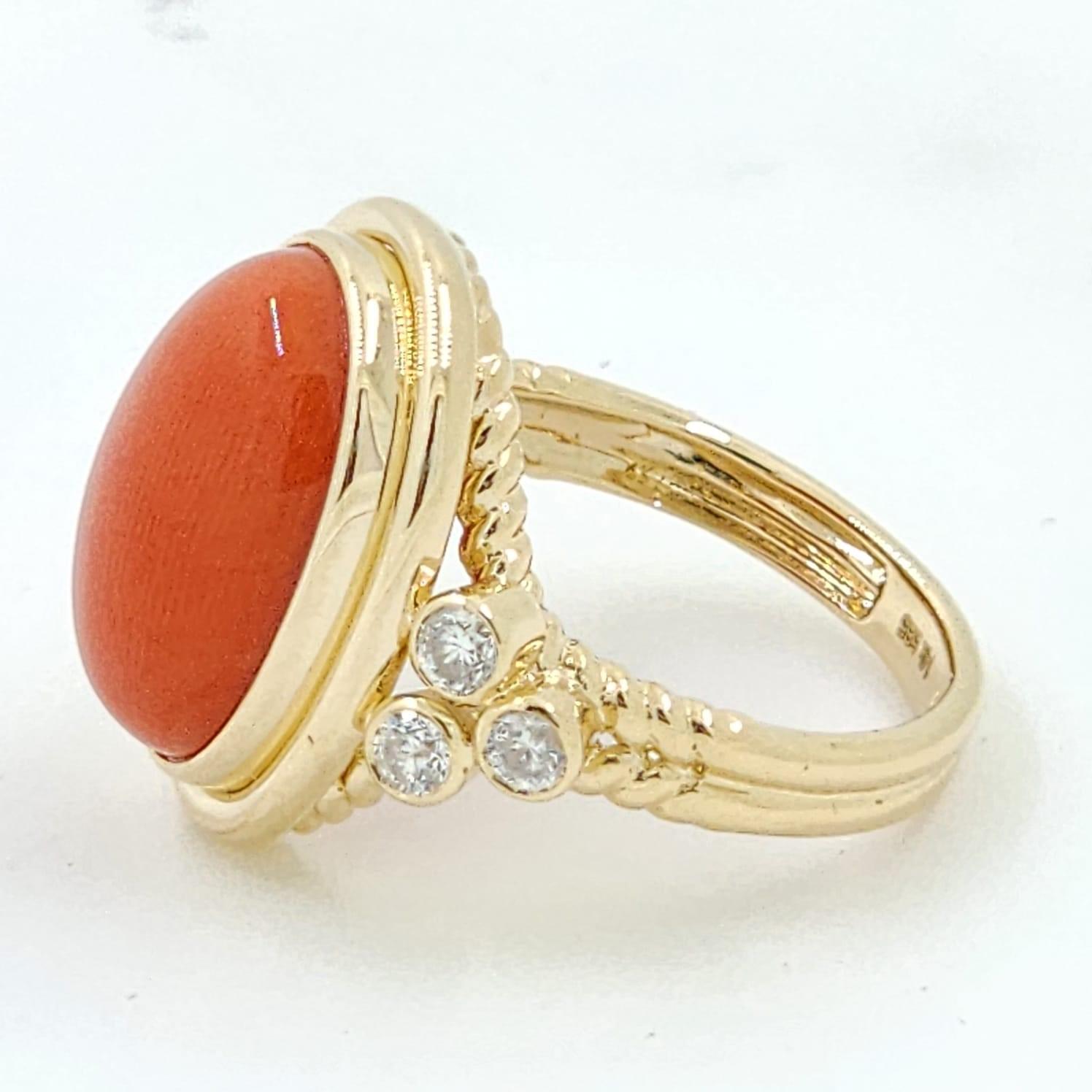 Vintage Salmon Color Coral Ring in 14K Yellow Gold For Sale at 1stDibs