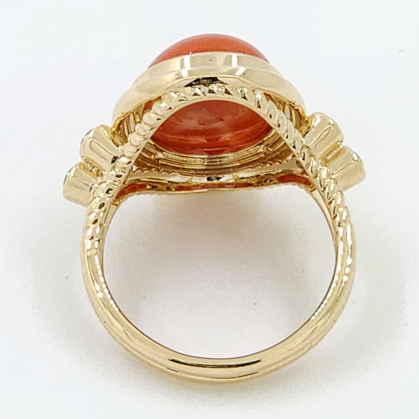 Vintage Salmon Color Coral Ring in 14K Yellow Gold For Sale at 1stDibs