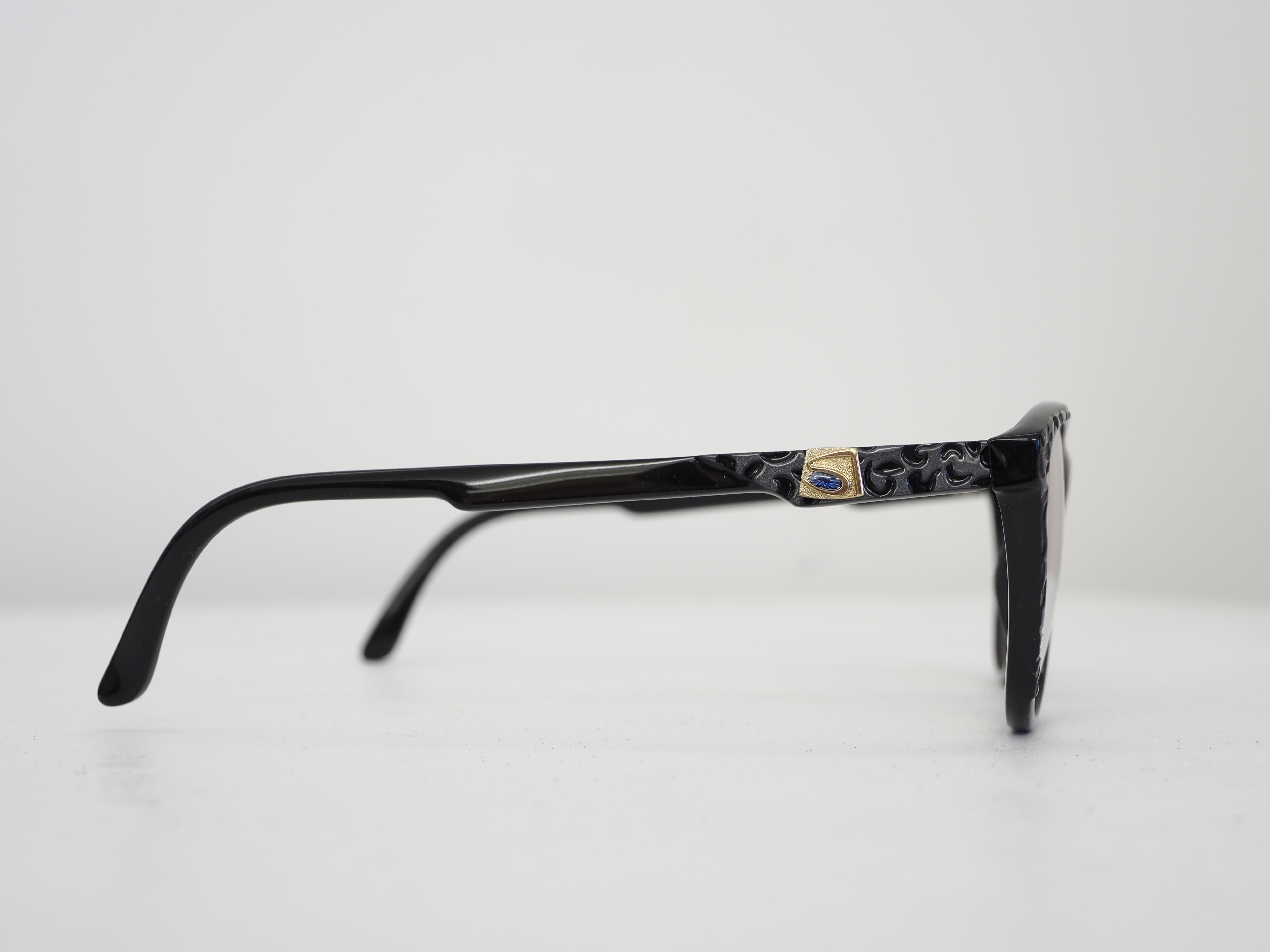 Vintage Saphira black frame For Sale at 1stDibs