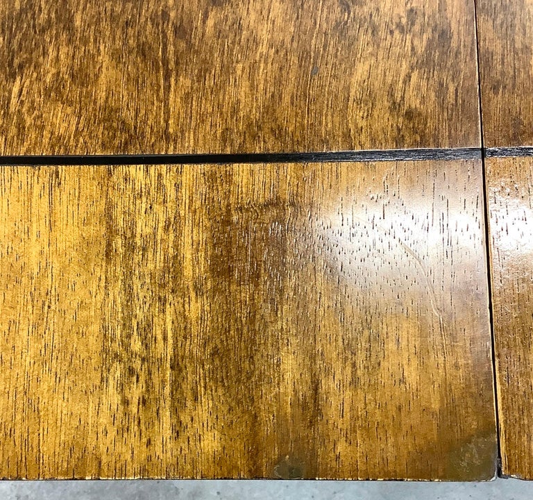 Vintage Scalloped Edge Dining Table with Two Leaves For Sale at 1stDibs