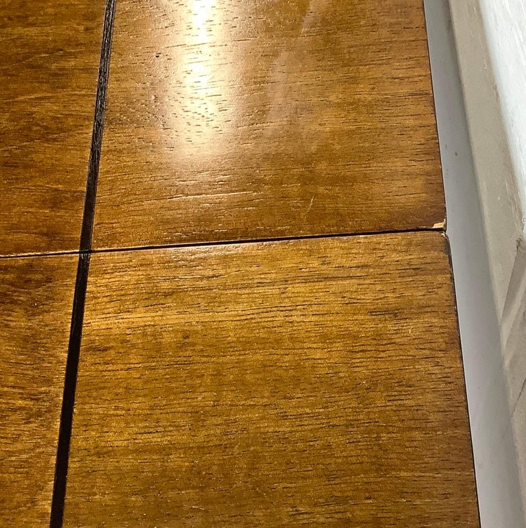 Vintage Scalloped Edge Dining Table with Two Leaves For Sale at 1stDibs