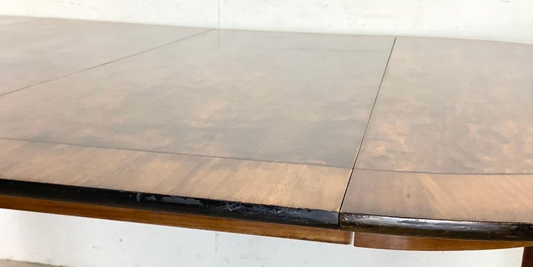 Vintage Scalloped Edge Dining Table with Two Leaves For Sale at 1stDibs