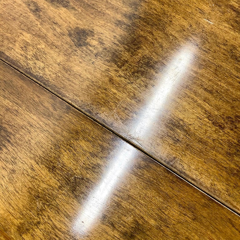 Vintage Scalloped Edge Dining Table with Two Leaves For Sale at 1stDibs