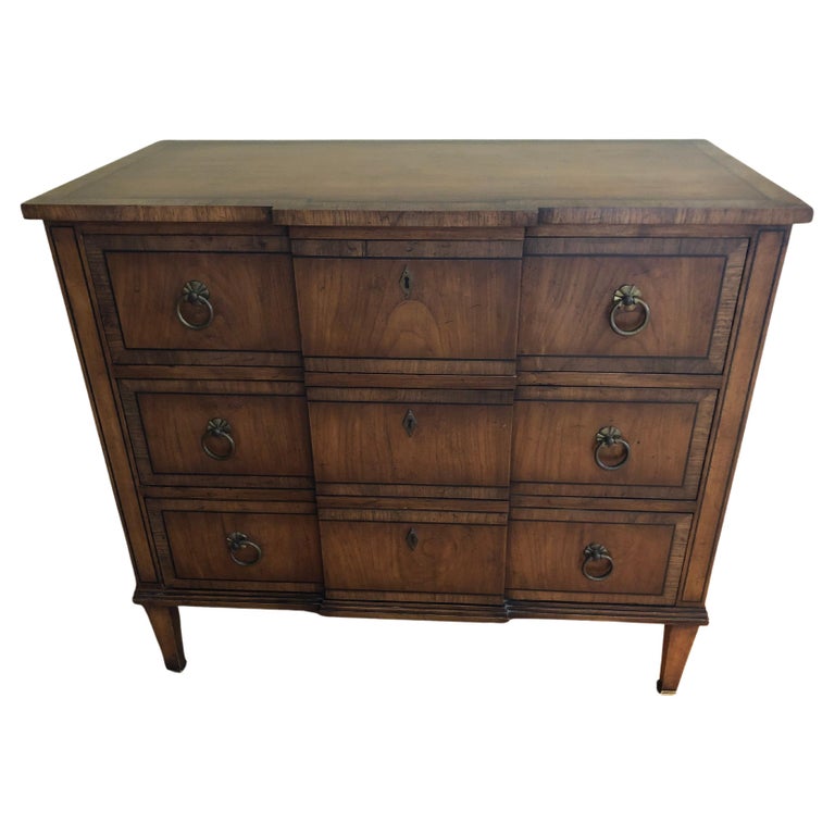 Vintage Sheraton Style Chest of Drawers by Old Colony For Sale at 1stDibs