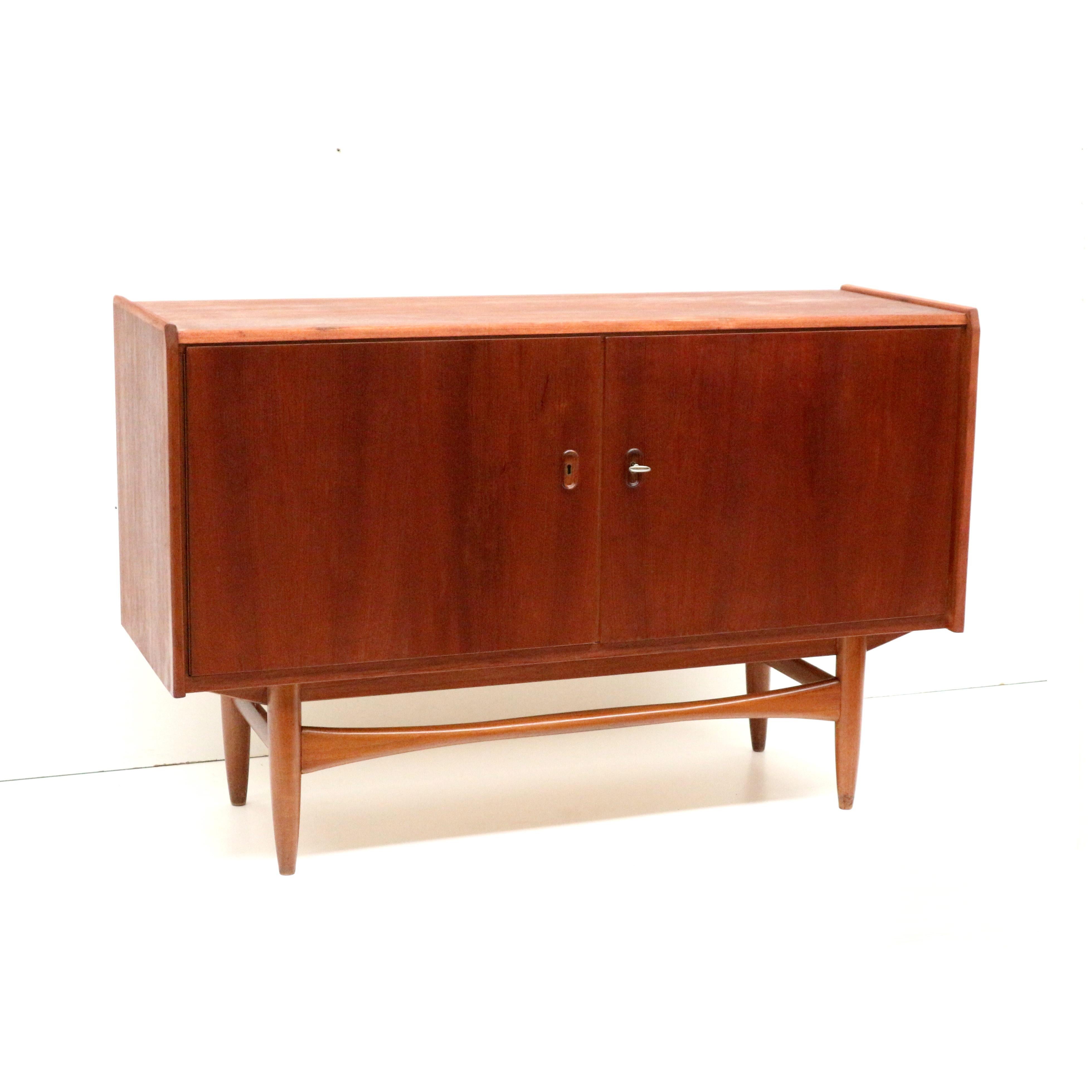 Vintage sideboard with 2 doors on a beautiful base made in the 60s For ...