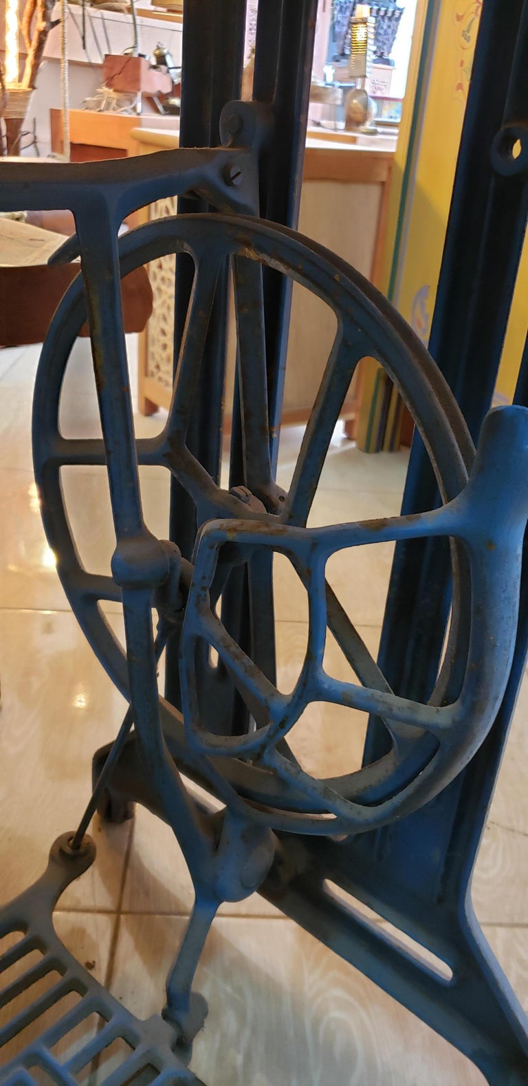 Vintage Singer Sewing Machine - Work Table at 1stDibs | singer sewing ...