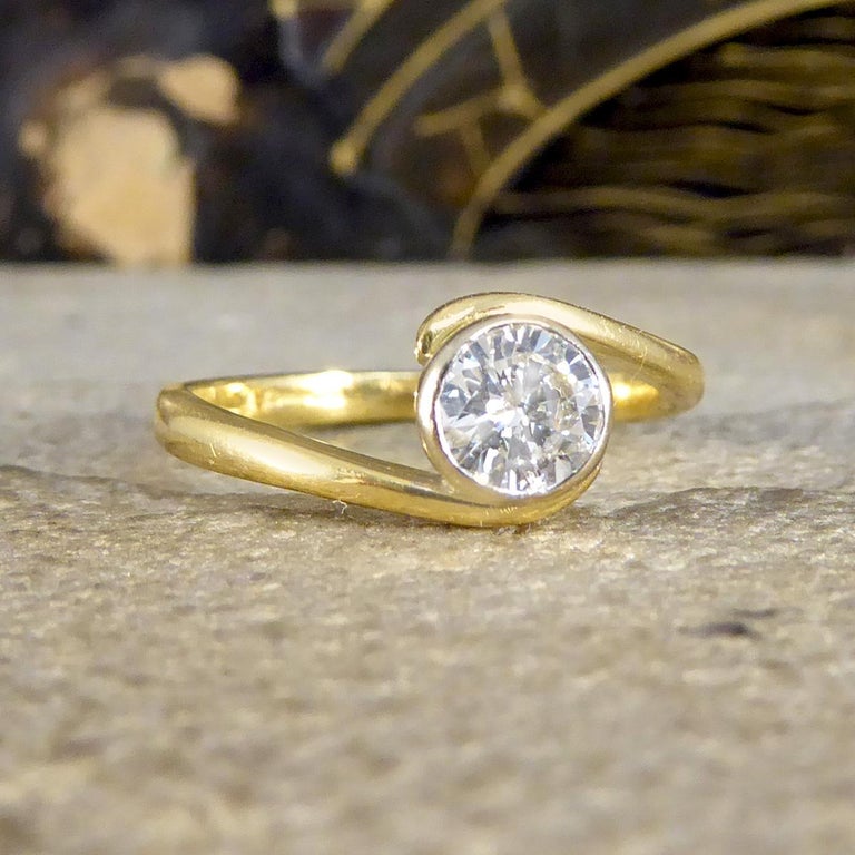 Vintage Single Stone Bezel Set Diamond Twist Ring in 18 Carat Yellow ...