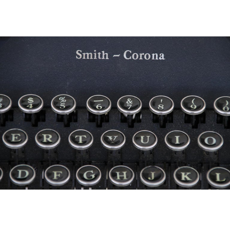 Vintage Smith Corona Typewriter and Case For Sale at 1stDibs