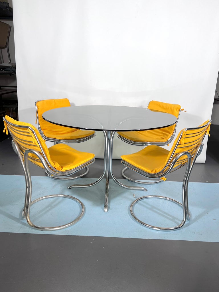 Vintage Space Age Dinner Table and Four Chairs in the Manner of Gastone ...