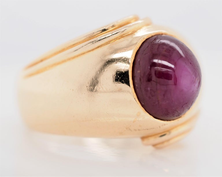 Vintage Star Ruby 18 Karat Yellow Gold Ring For Sale at 1stDibs