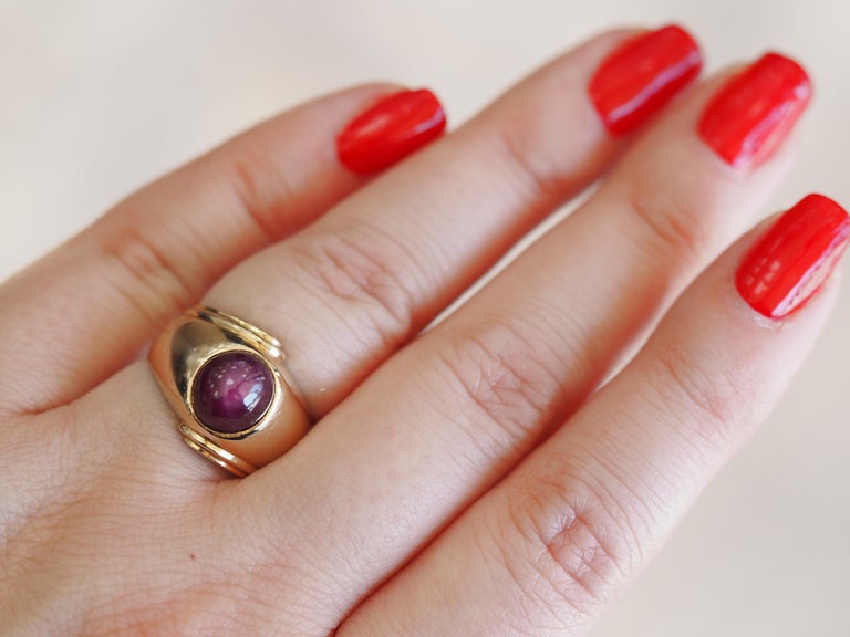Vintage Star Ruby 18 Karat Yellow Gold Ring For Sale at 1stDibs
